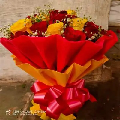 21 Red & White Roses Bouquet | Send Red & White Roses 21 Flowers to India
